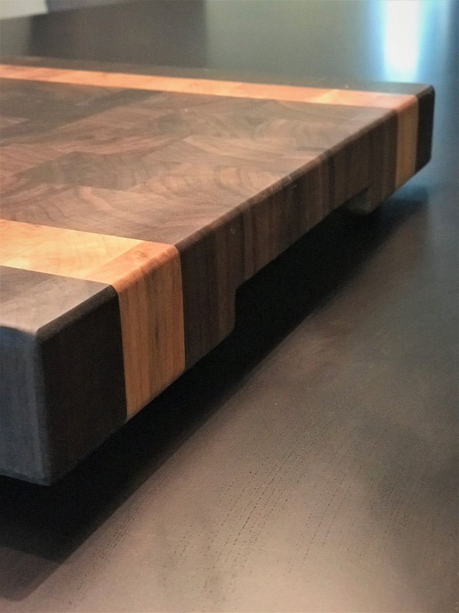 Walnut End Grain Cutting Board with Vertical Maple Trim – Thomas Andrew ...